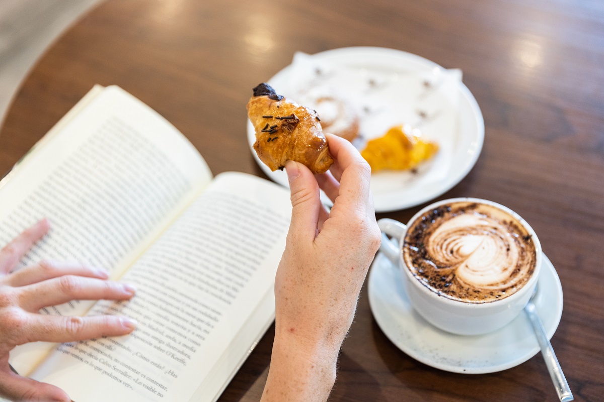 La mejor bollería para acompañar al café - Pan precocido y bollería ...